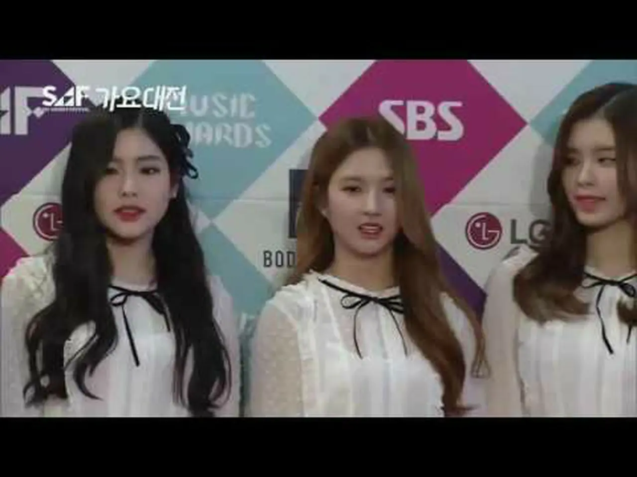 GUGUDAN、レッドカーペット @ 2016 SBS 歌謡大典 | wowKorea（ワウコリア）