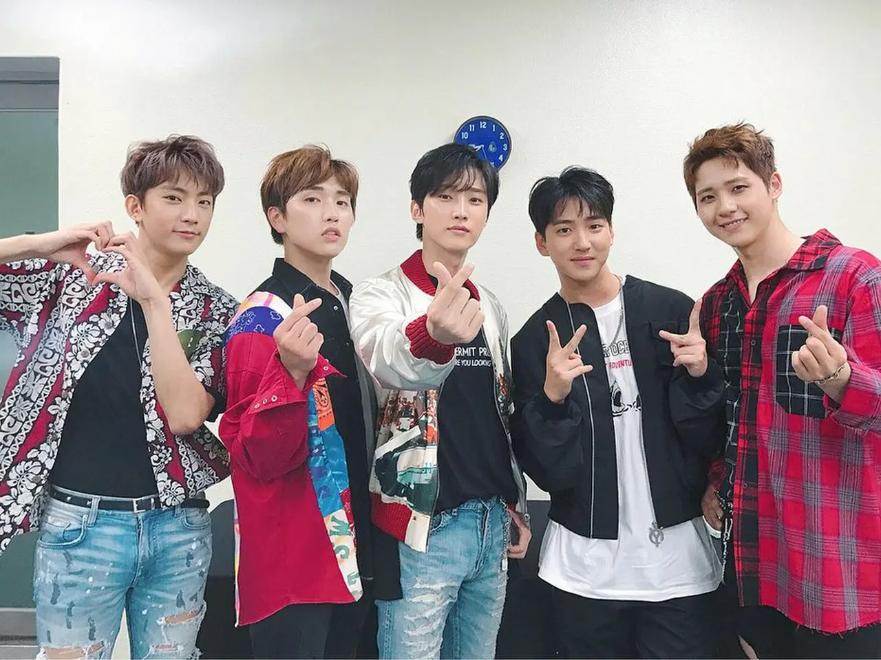 【G公式】B1A4、ロッテ免税店ファミリーコンサートでの写真を公開。 | wowKorea（ワウコリア）