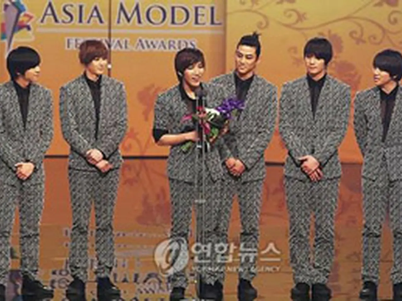 W杯での健闘を祈って… ＜2PM＞＜2NE1＞ら人気歌手が公演開催 | wowKorea（ワウコリア）