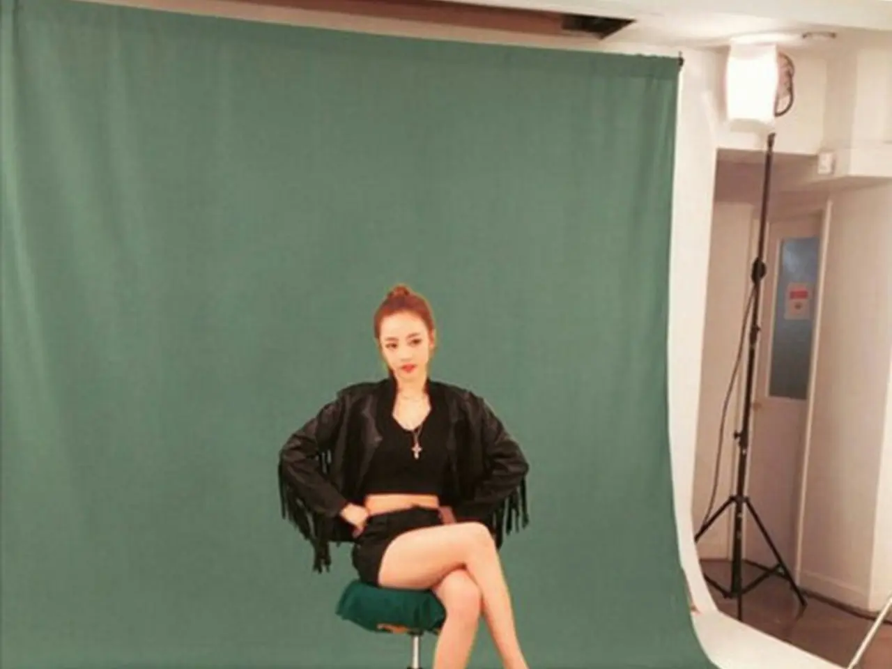 「KARA」ハラ、ホットパンツ姿で脚線美を披露“セクシーカリスマ” | wowKorea（ワウコリア）