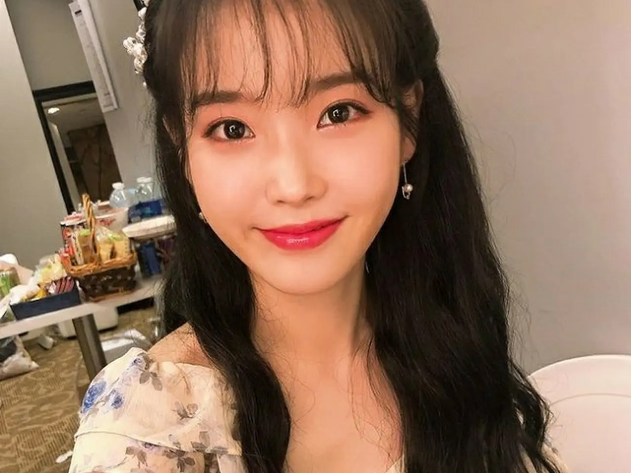 Iu、ソン・シギョンと9年ぶりのデュエットの感想…「喉の管理をきちんとして10年後にまた会いましょう」 Wowkorea(ワウコリア)