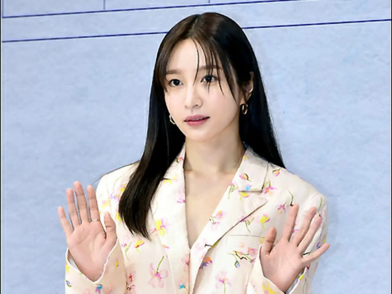 【フォト】女優アン・ヒヨン（ハニ/EXID）、カラフルなスーツに視線集中…「パジャマではありません」 | wowKorea（ワウコリア）