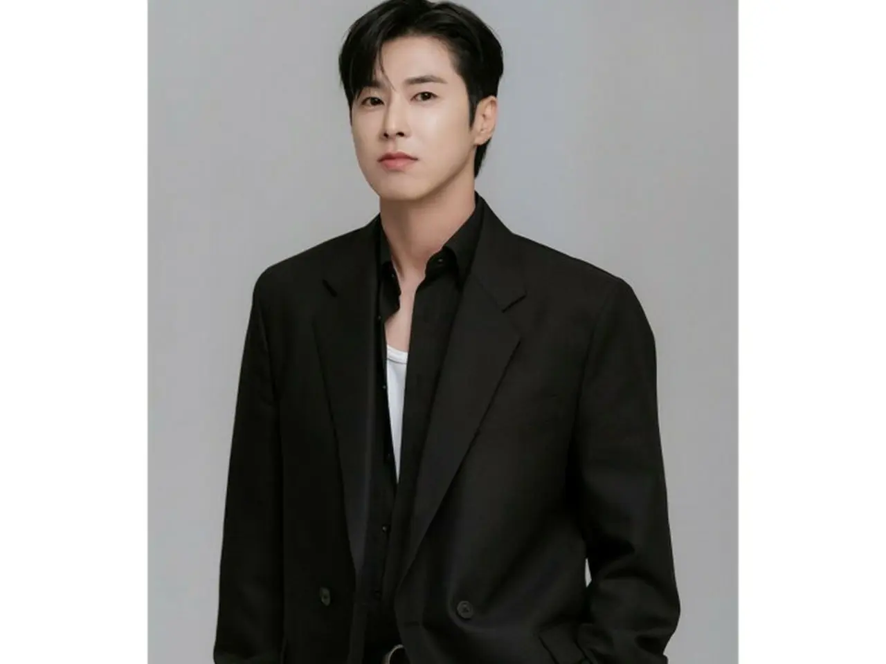 「東方神起」ユンホ、ドラマ「私たちの人生レース」のビハインドカット公開…素敵なCEO | wowKorea（ワウコリア）