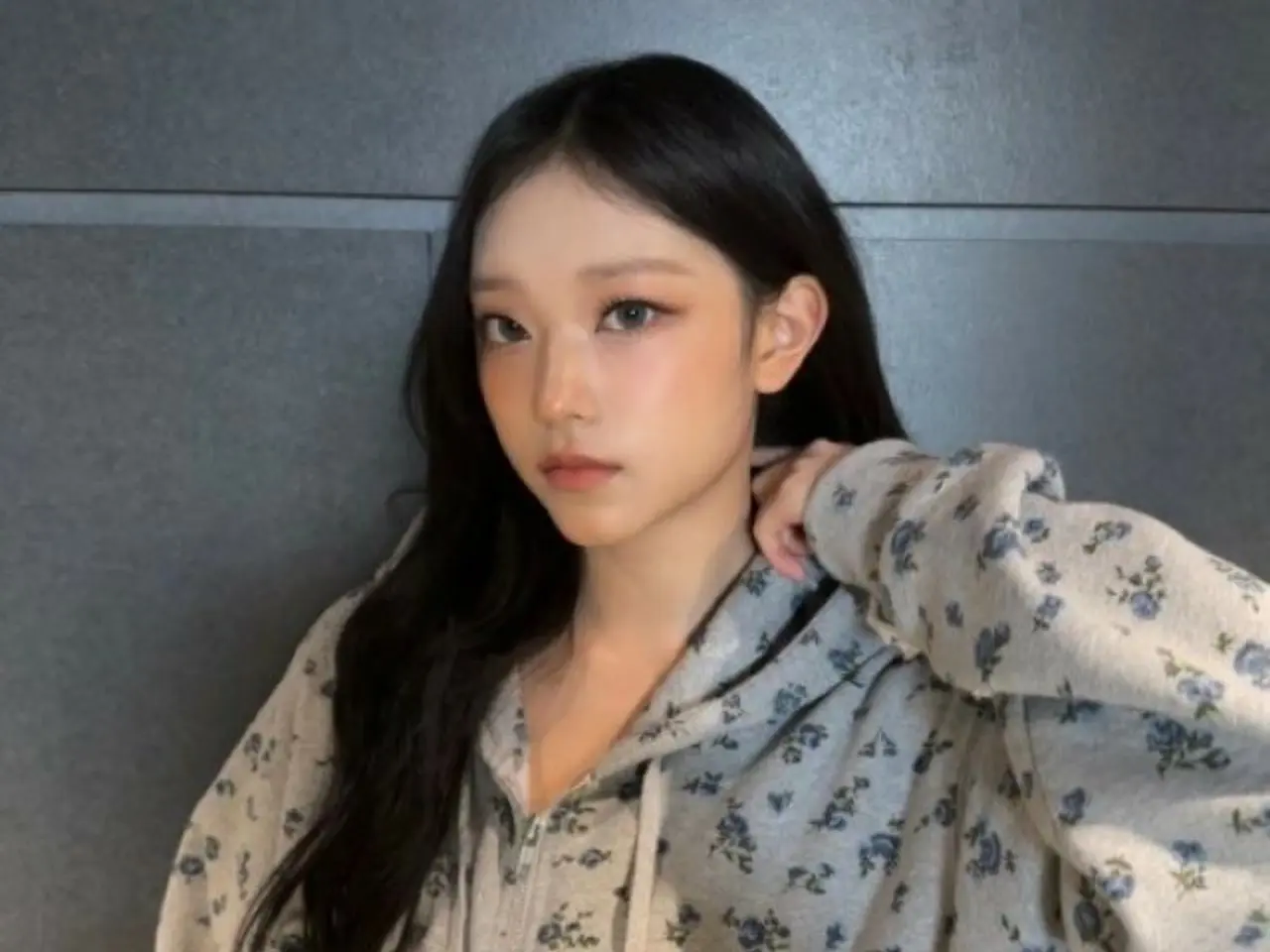 “NHKで特番決定”「NewJeans」HAERIN、子猫のようなビジュアル…スレンダーなスタイルまでアピール | wowKorea（ワウコリア）