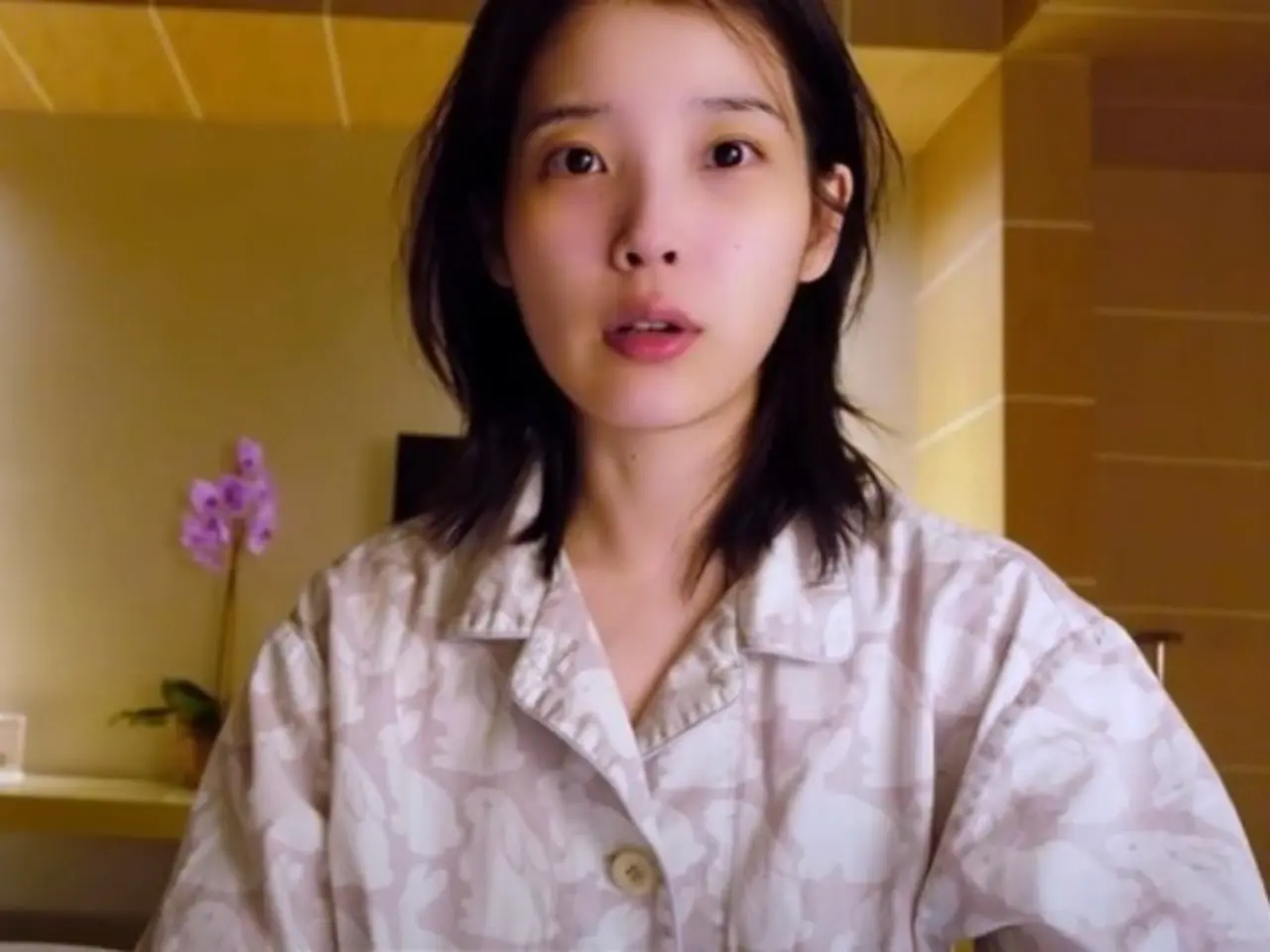 “イ・ジョンソクと熱愛中”IU（アイユー）、突然伝えられたとても残念な消息…海外公演のビハインド | wowKorea（ワウコリア）