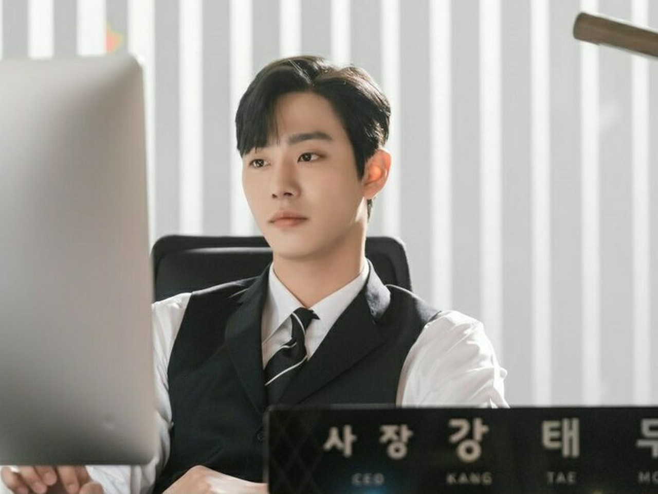 俳優アン・ヒョソプ、“CEOの顔が福祉?!”…新ドラマ「社内お見合い」の初スチール公開 | wowKorea（ワウコリア）