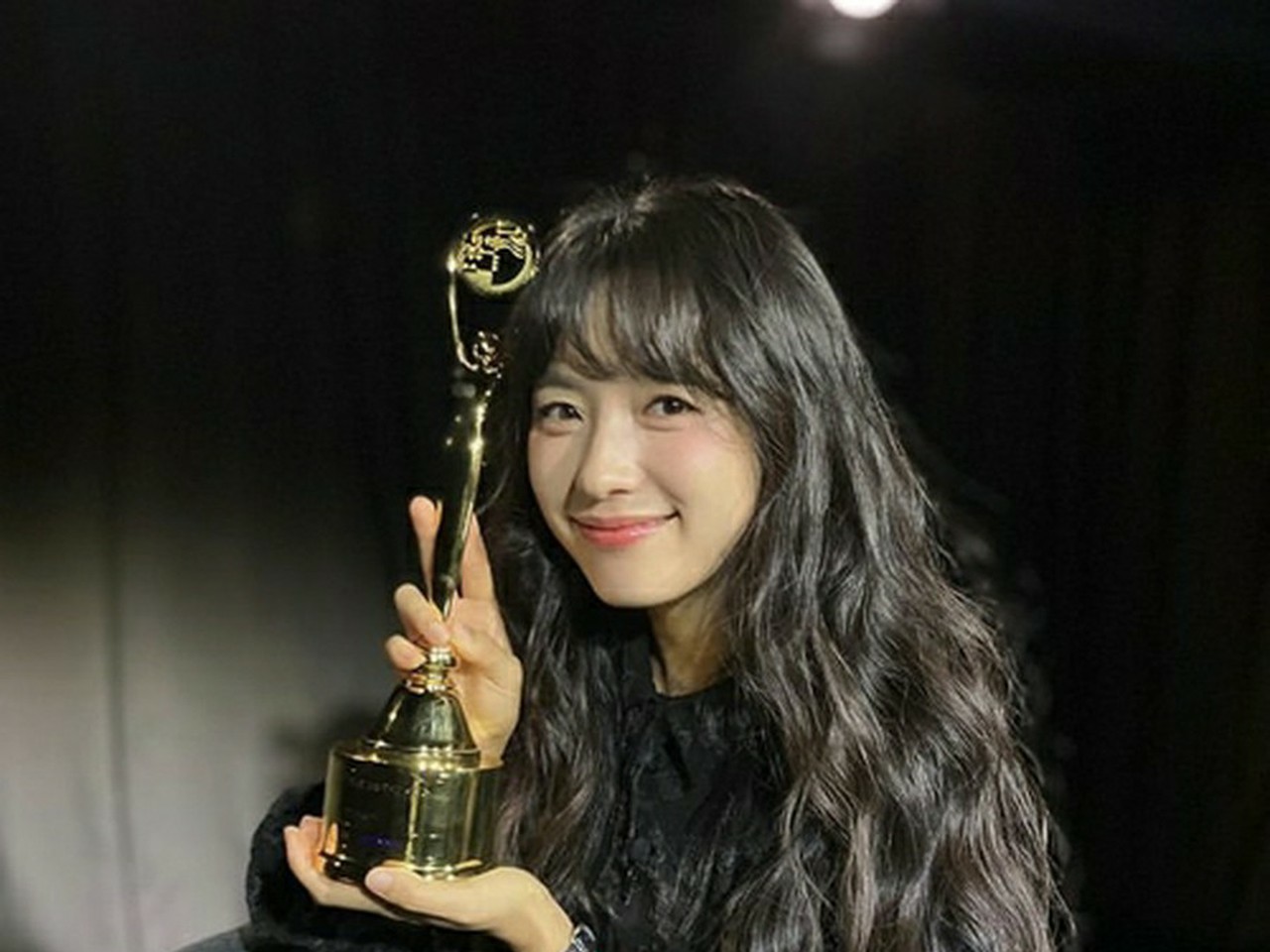 女優ハン・ヒョジュ、前髪下ろしてさらに綺麗に…“優越な脚線美” | wowKorea（ワウコリア）