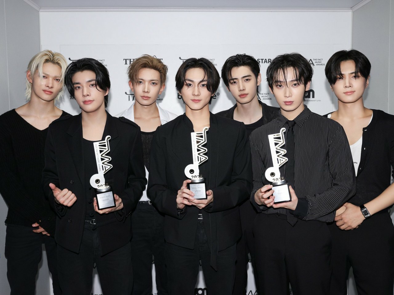 「ENHYPEN」、「2025 TMA」で3冠達成…“愛に応える” | wowKorea（ワウコリア）