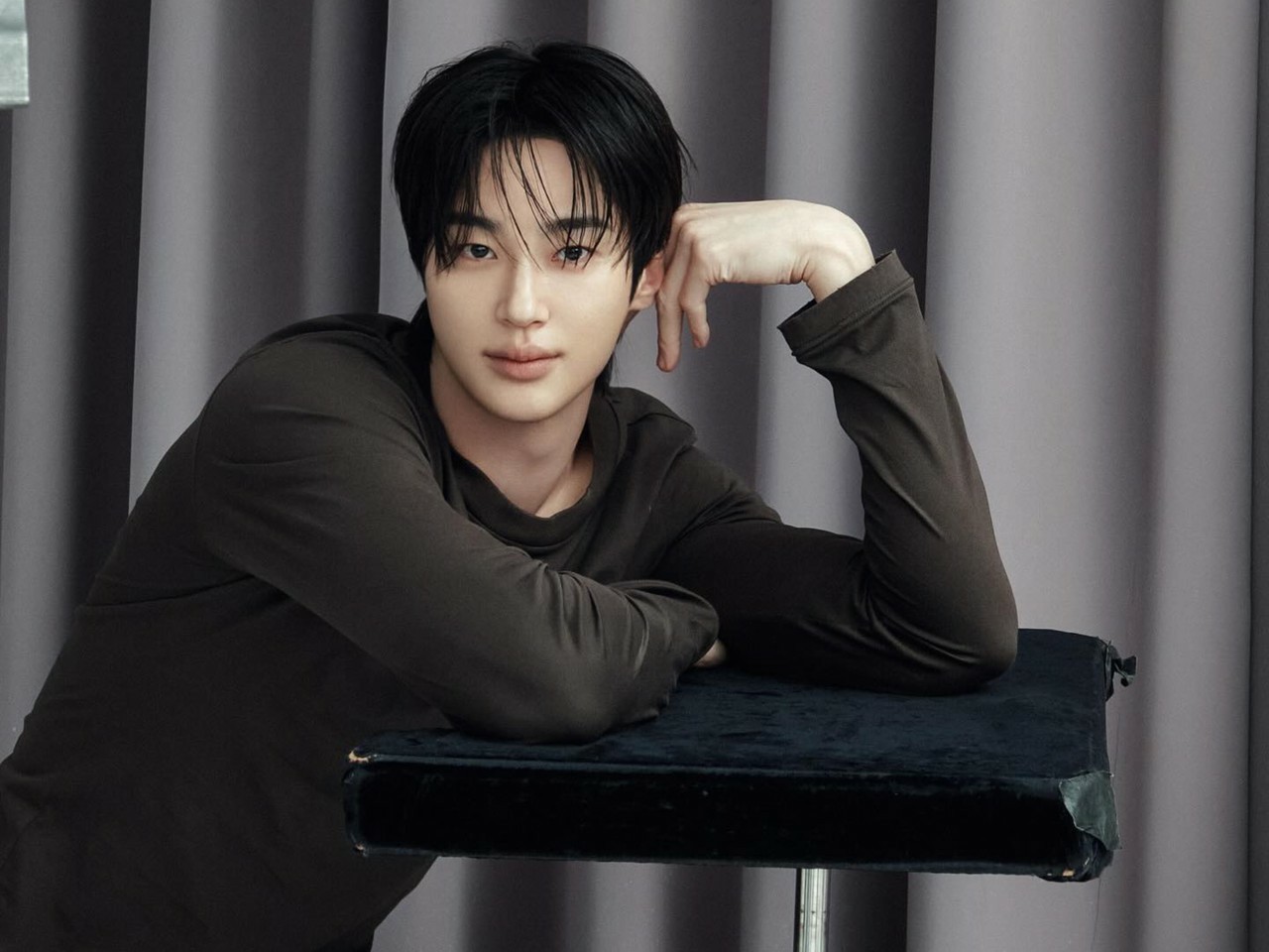 俳優ビョン・ウソク、クールなのにかわいい…グラビア撮影ビハインド公開 | wowKorea（ワウコリア）