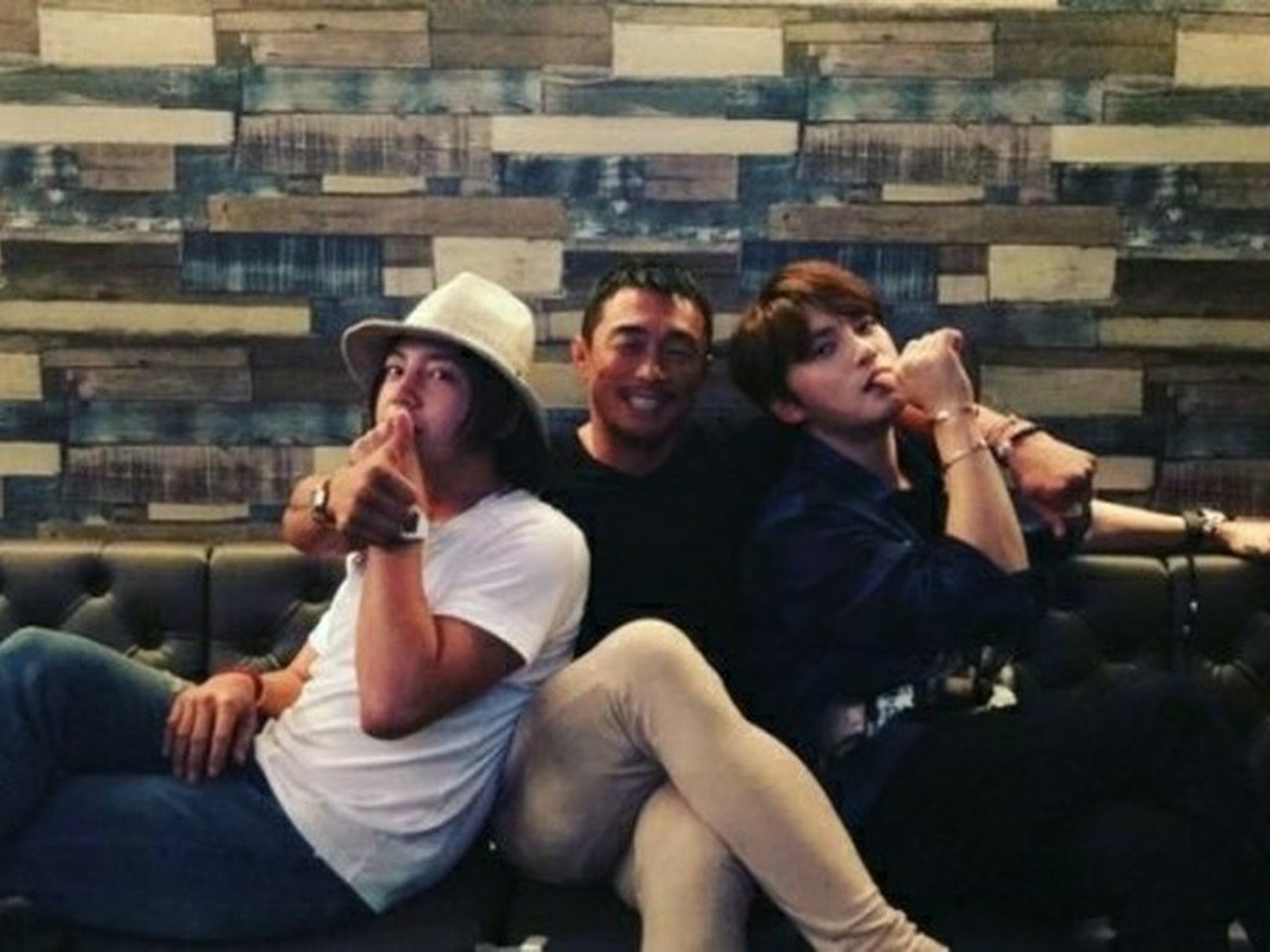 意外な組み合わせ!?秋山成勲＆チャン・グンソク＆JYJ ジェジュン、仲いい3ショットに視線が釘づけに。 | wowKorea（ワウコリア）